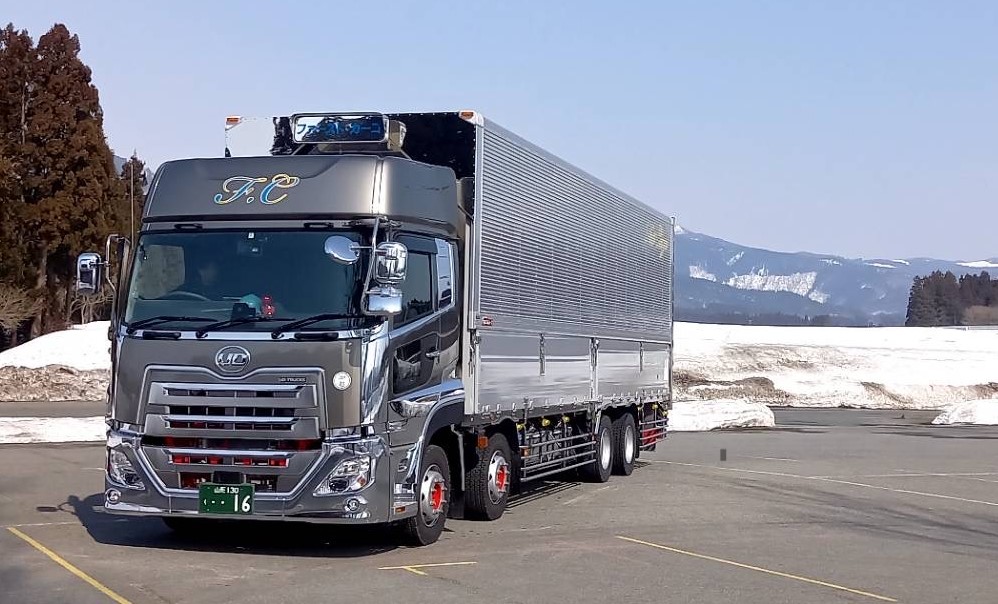 UDトラックス Quon(25t車)納車 | 株式会社ファーストカーゴ